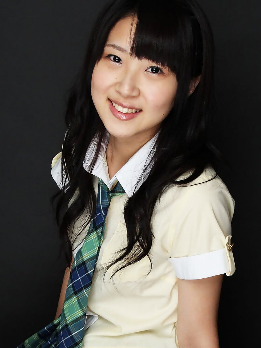 Se presentan nuevos equipos A y K, perseguida por «acosador» y debuta «Rabutan» con HKT48 ...